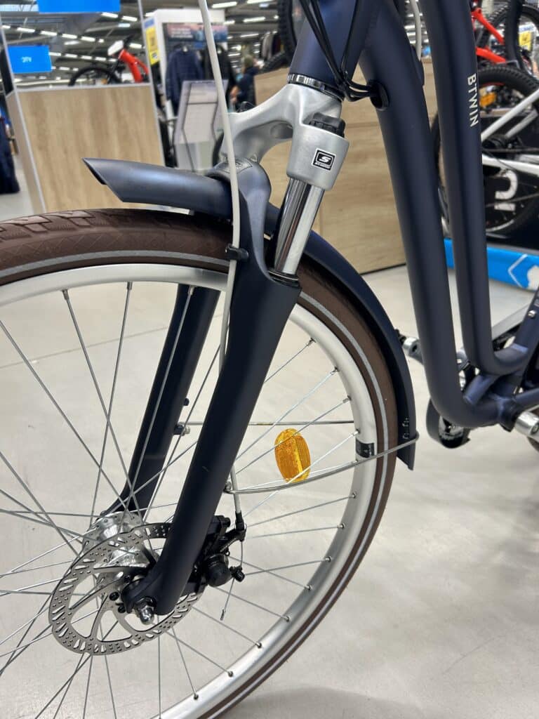 Test Elops 900 E : le vélo de ville électrique Decathlon